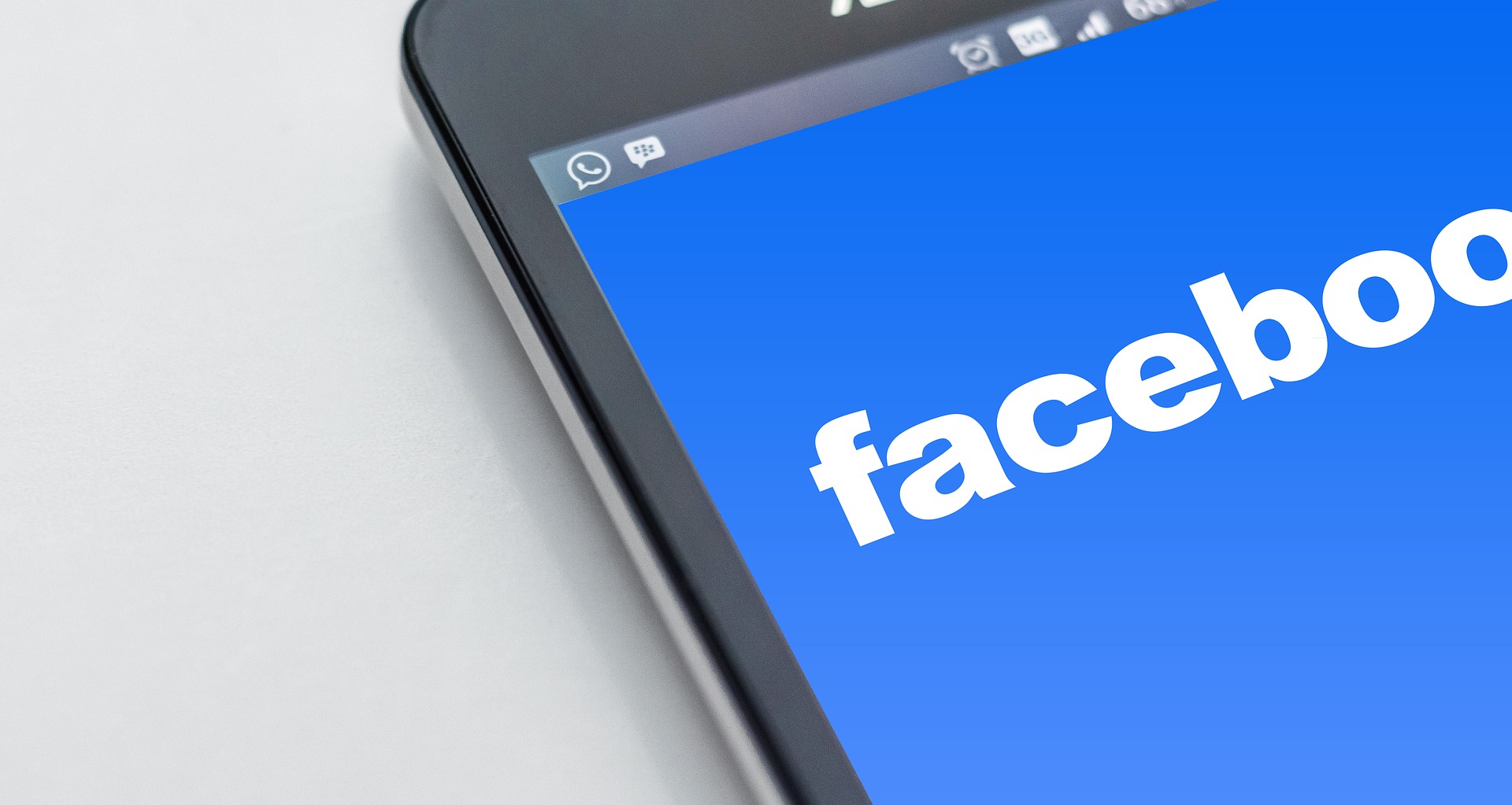 die-von-facebook-nicht-entfernte-falschbehauptung-rechtslupe